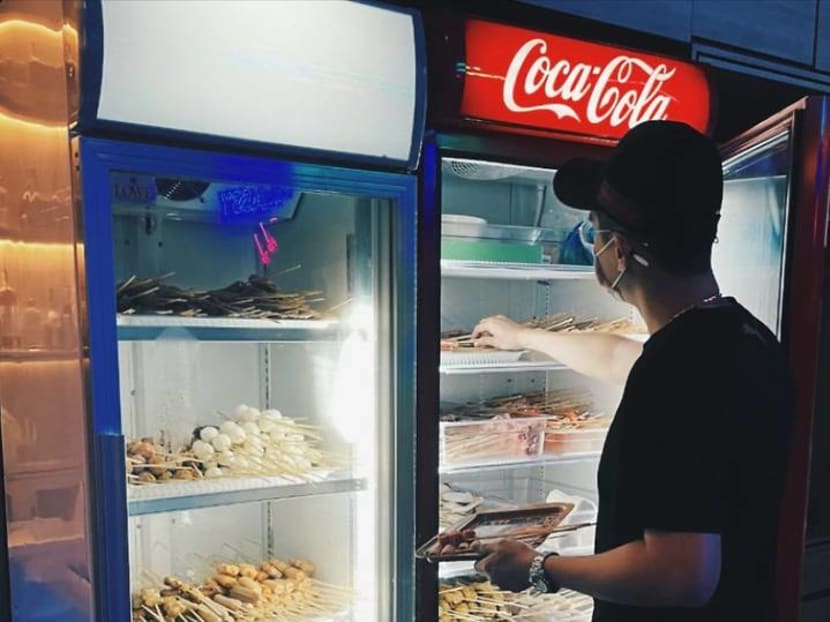 New Lok Lok Bar Sells Skewers, Seafood Pao Fan & Soju Till 11pm Daily ...