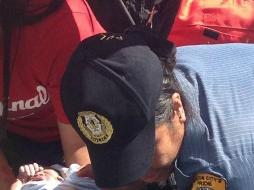 Woman gives birth in APEC traffic chaos - TODAY