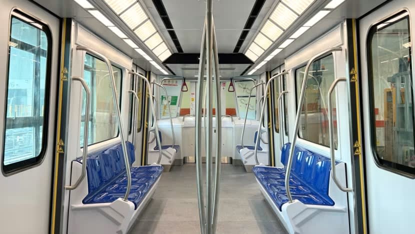 Kereta api 2 gerabak baharu mulakan khidmat di Laluan LRT Sengkang ...