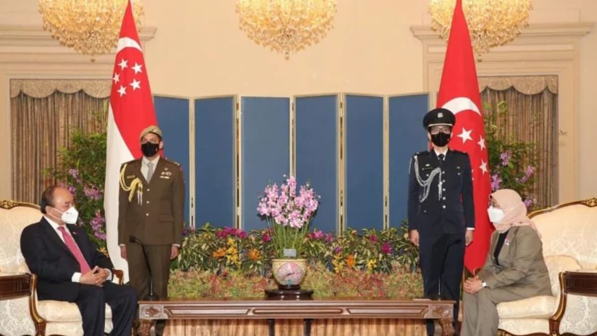 Presiden Halimah adakan lawatan negara ke Vietnam - BERITA Mediacorp