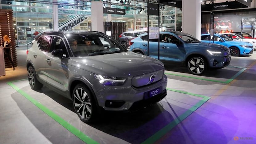 Volvo Cars recalls over 413,000 US vehicles due to rearview camera ...