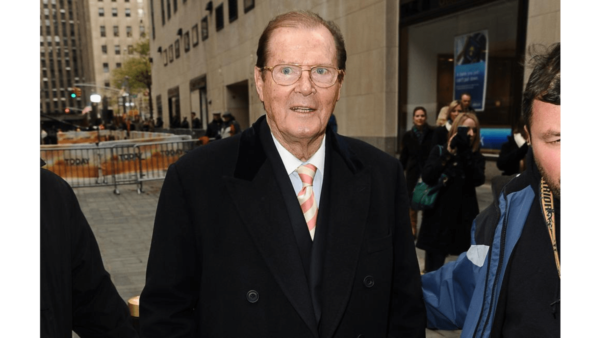 Sir Roger Moore's daughter believes he's visiting her from beyond the ...