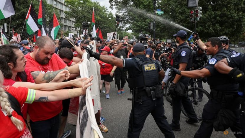 Police deploy pepper spray as thousands protest Netanyahu outside US ...