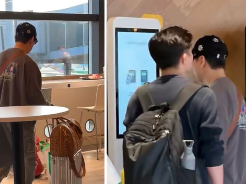 JJ Lin graciously signs autograph for fan who secretly snapped photos ...