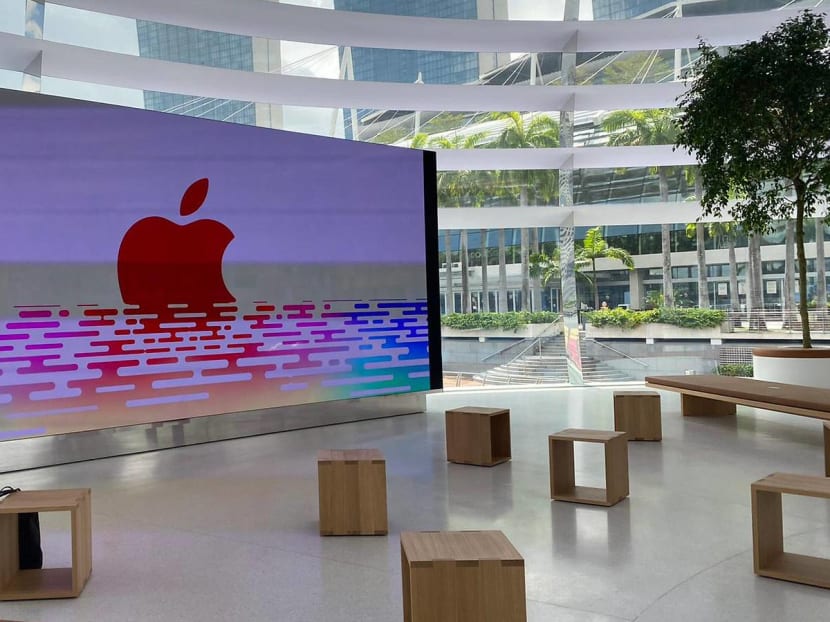 We Got A Tour Inside The World’s First Floating Apple Store, Which ...