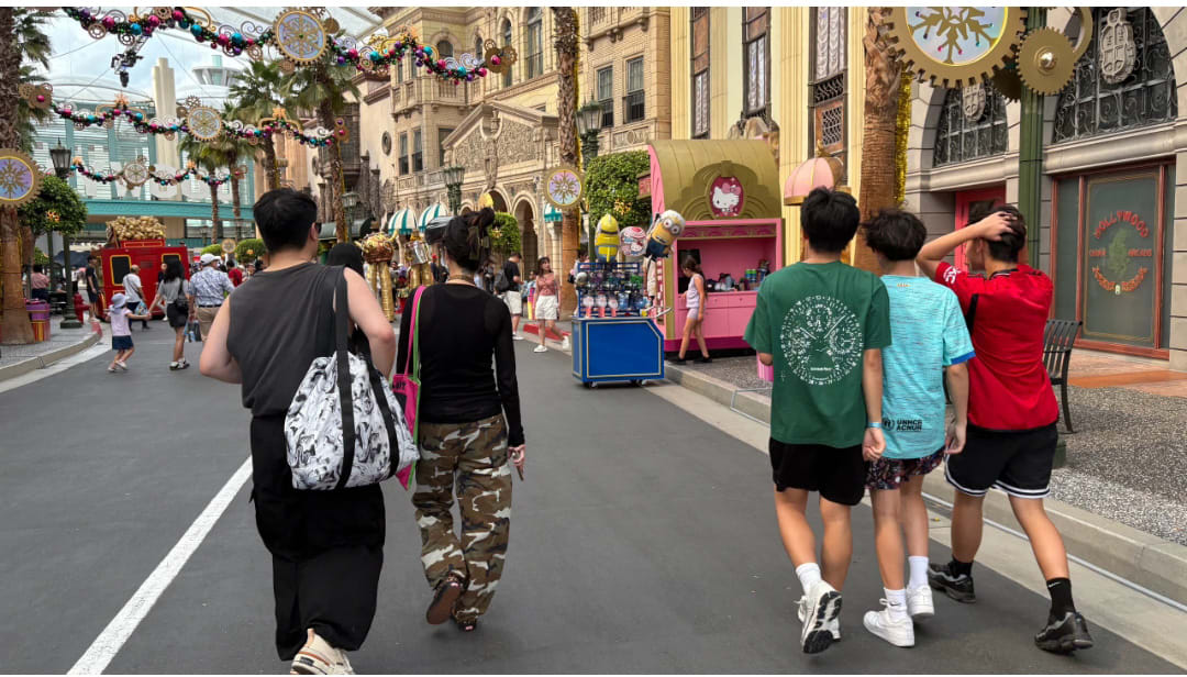 Cecilia Cheung Seen At Universal Studios Singapore With 14-Yr-Old Son ...