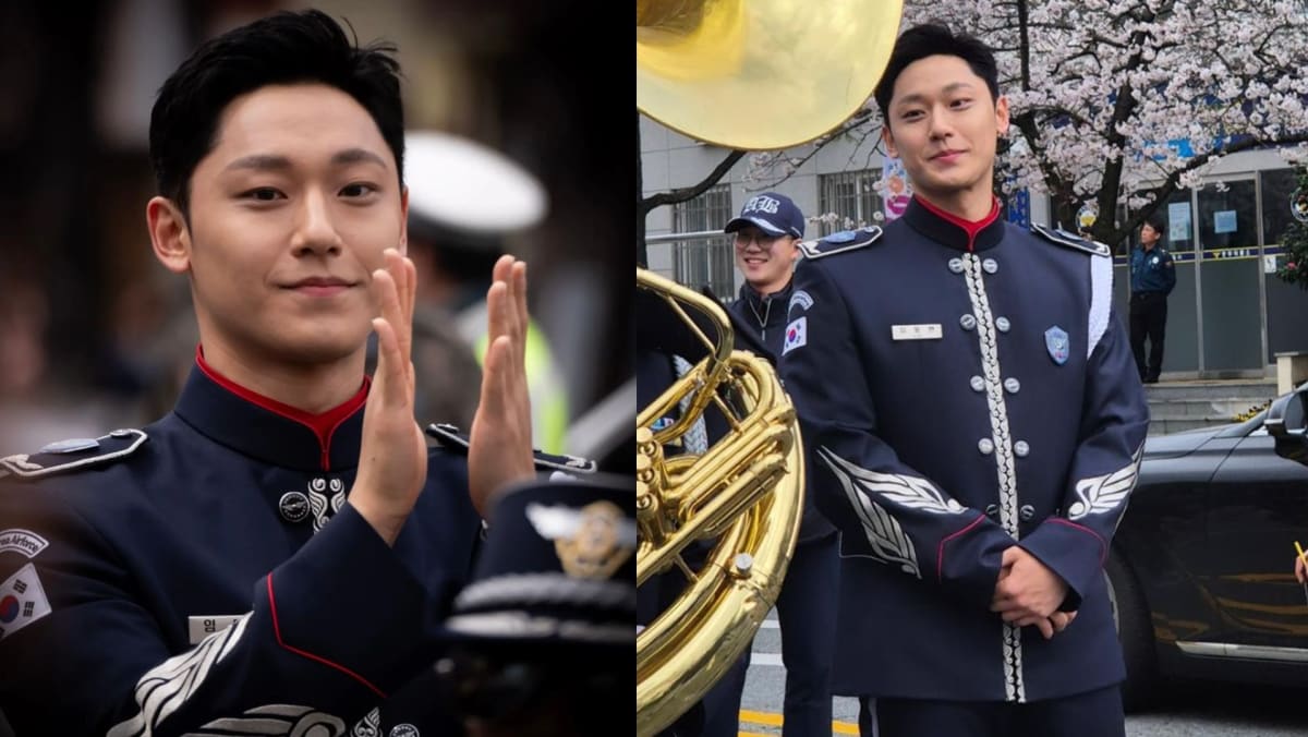 Korean Actor Lee Do Hyun Looks Like A Prince In His Military Band ...