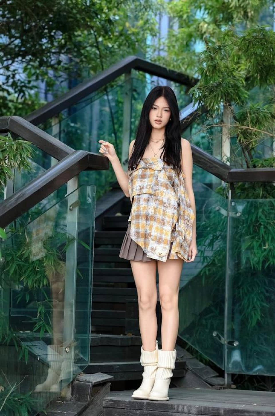 Christy Chung’s 2nd Daughter Steals The Spotlight In Rare Family Appearance At Fashion Event - 8days