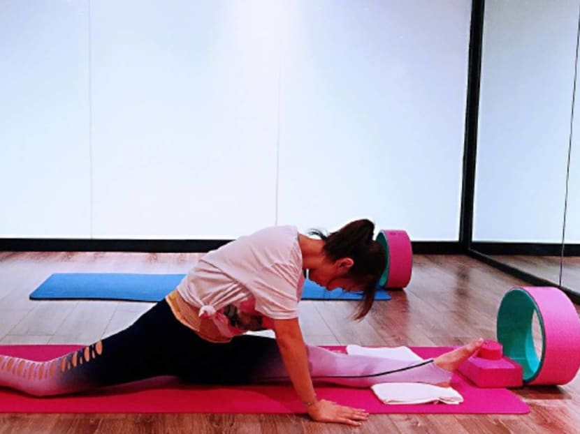 Netizens Gush Over How Good 51-Year-Old Former Cat III Star Weng Hong ...