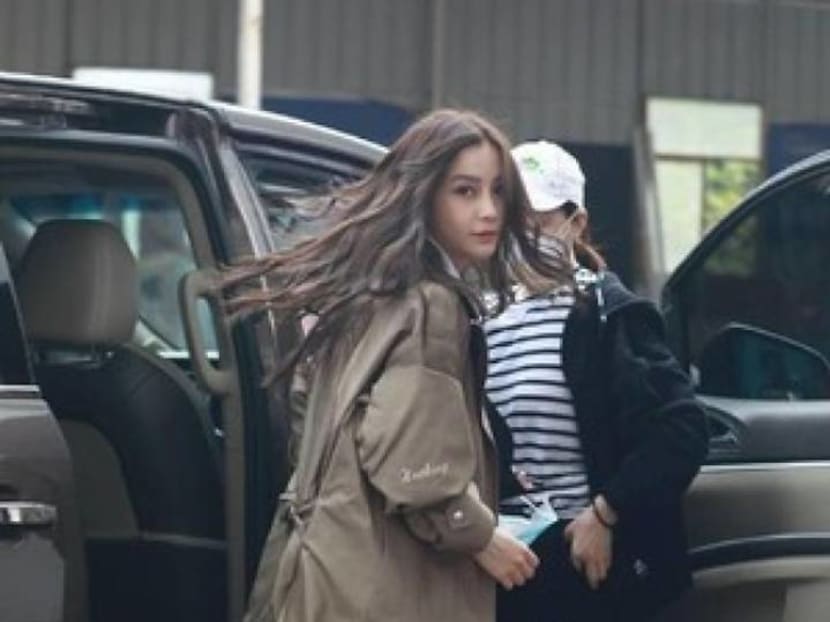 Netizens Criticise Angelababy For Not Wearing A Mask In Public... But ...