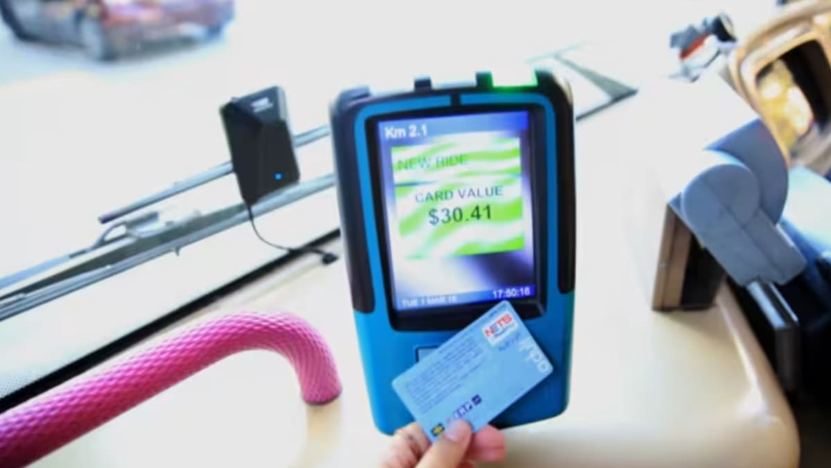 Lelaki dihukum penjara kerana sentuh kad EZ-Link pada muka pemandu bas ...