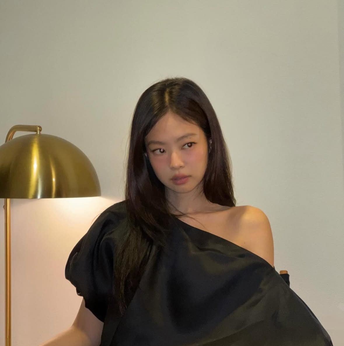 Korean Woman Gets Shoulder Fillers To Achieve Blackpink Jennie’s “90 ...