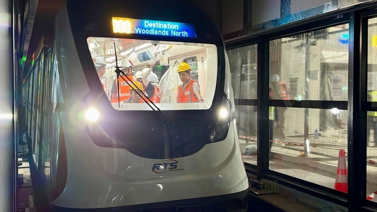 Tren pertama RTS Johor-SG tiba di Woodlands untuk demonstrasi berjadual ...