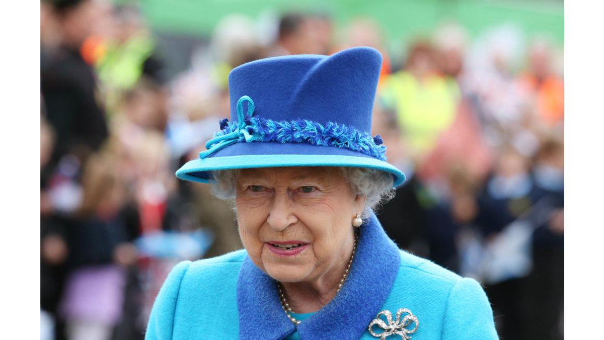 Queen Elizabeth's private secretary resigns - 8days