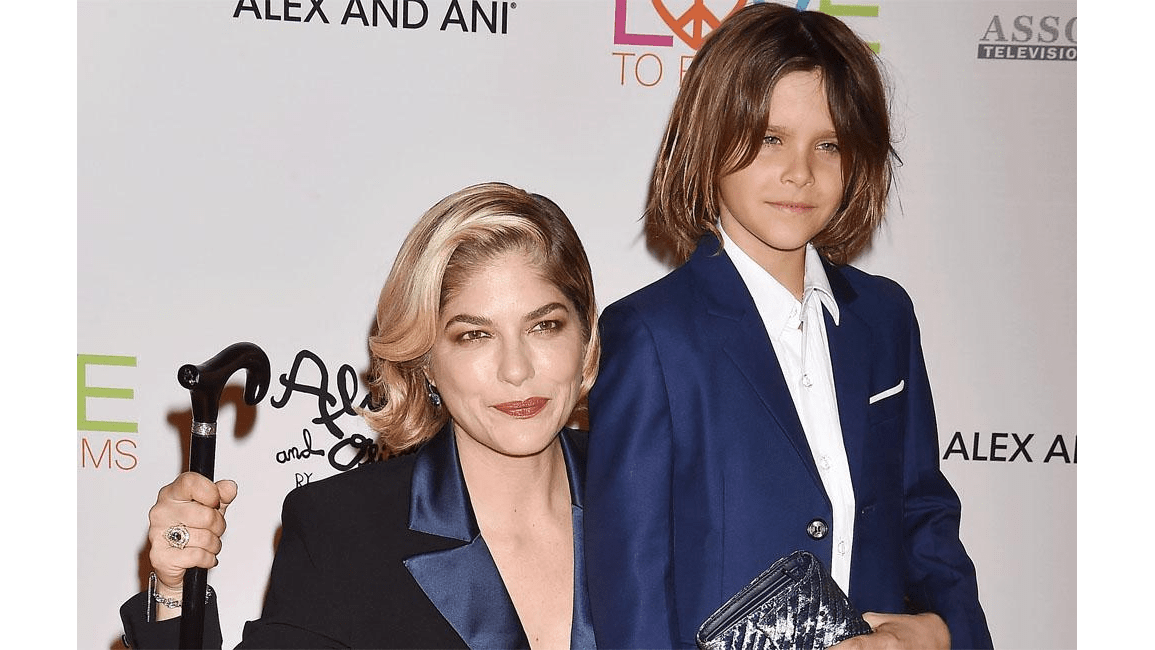 Selma Blair's mom community - 8days