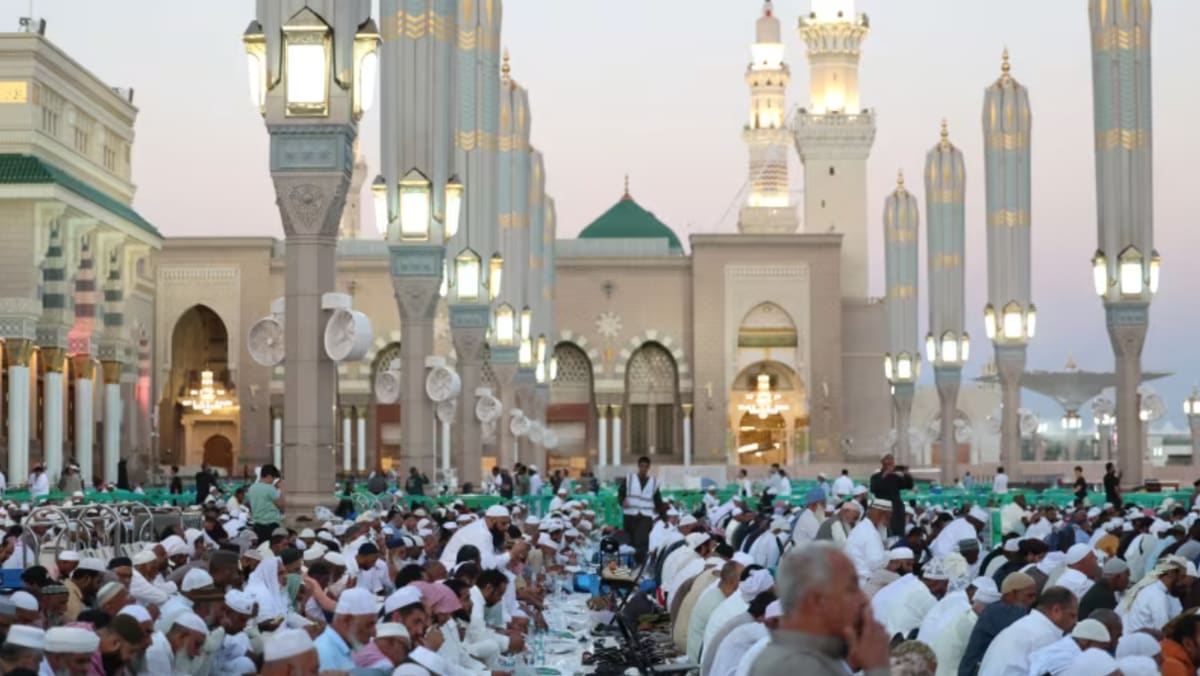 11 juta hidangan berbuka puasa disediakan di Masjidil Haram, Masjid Nabawi sepanjang 15 Ramadan ...