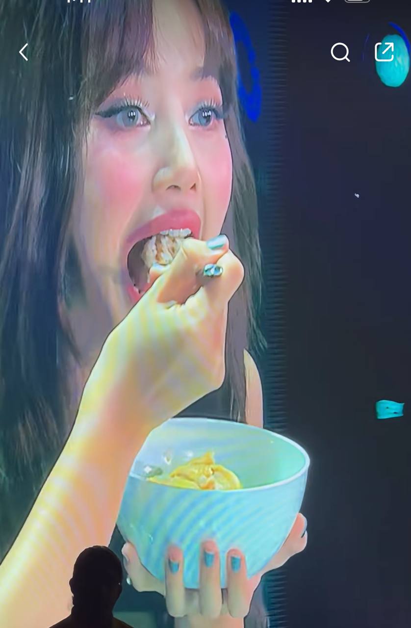 Blackpink's Lisa Tries Kaya Toast, Chicken Rice At SG Fan Meet - 8days