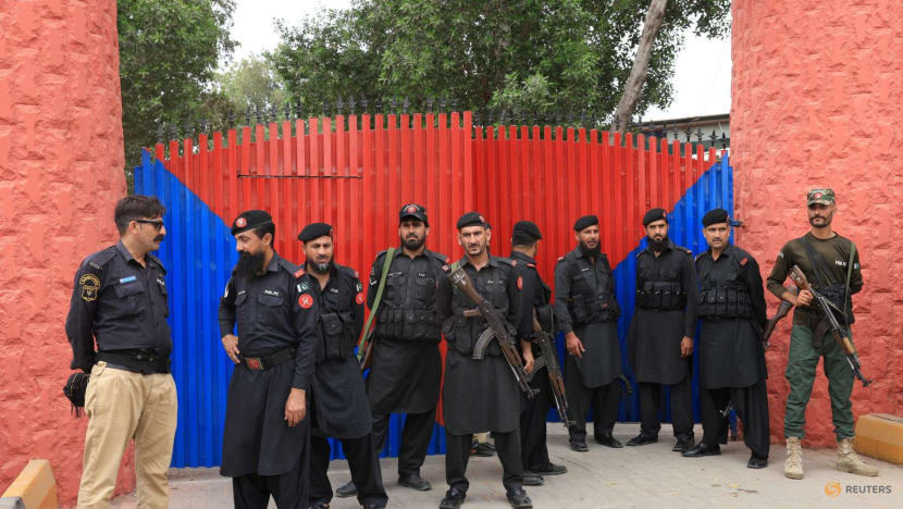 Over 200 prisoners break out of Pakistani jail after earthquake panic ...