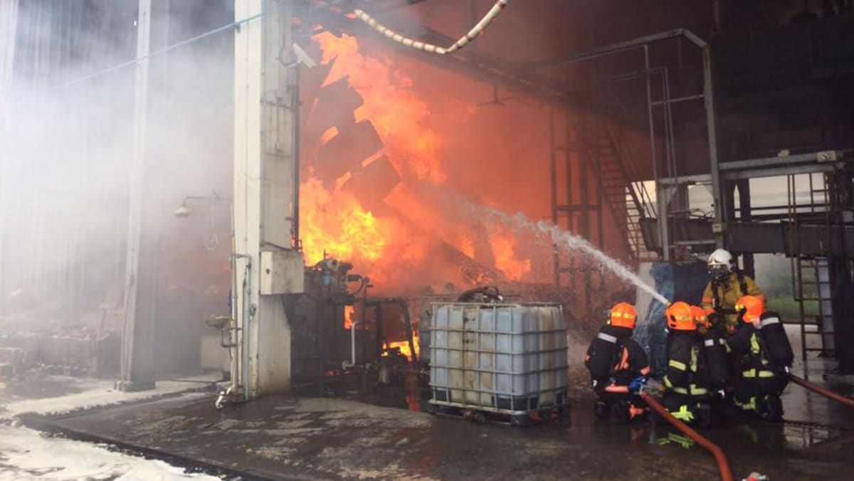 Fire at waste management plant in Jurong - TODAY