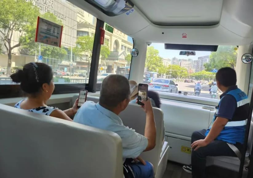 Woman Impressed By China’s Driverless Buses, Where Fares Start From S$0 ...