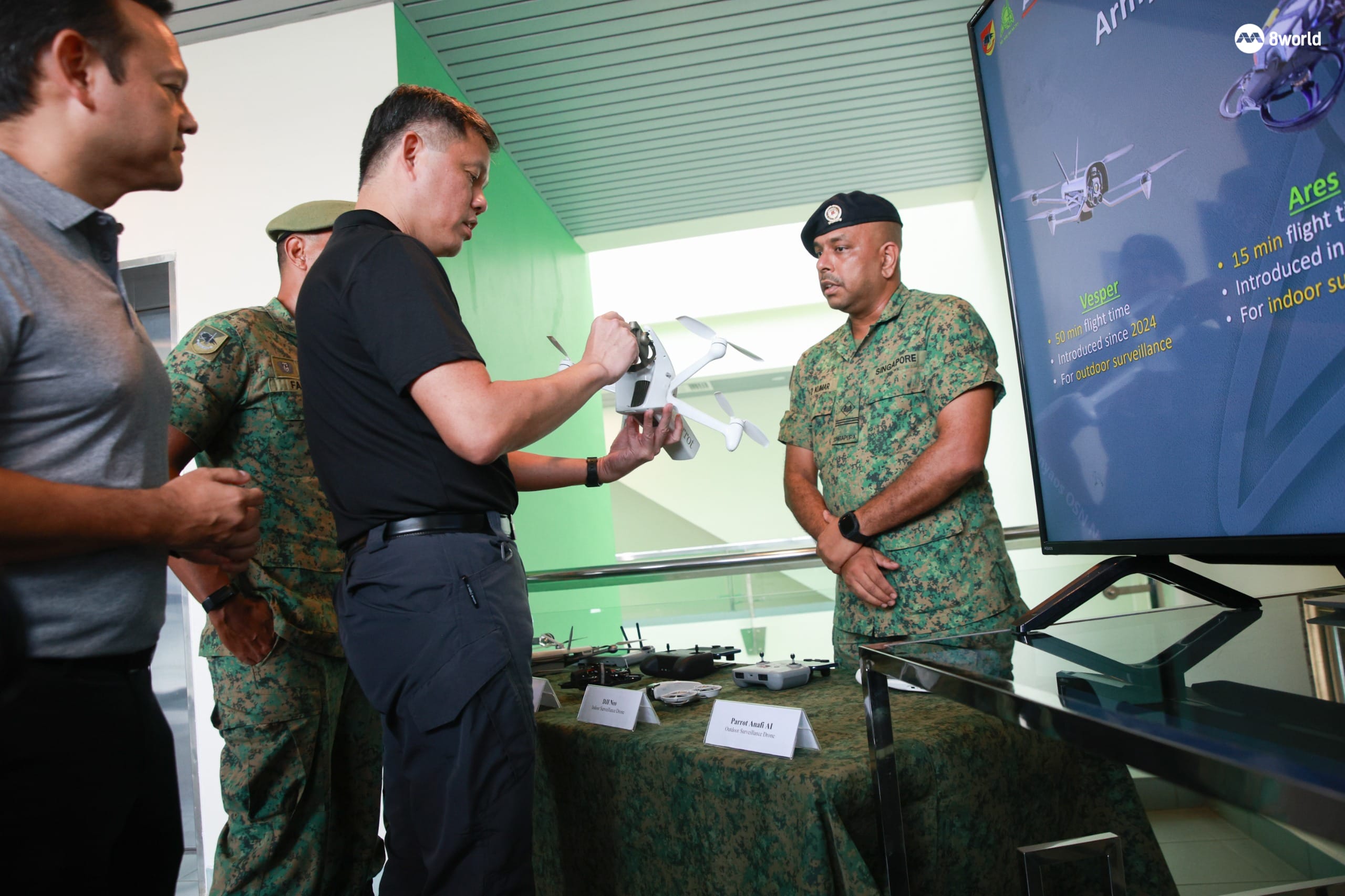 新兵基本军训融入无人机训练 陈振声：须有三维空间意识 - 8world