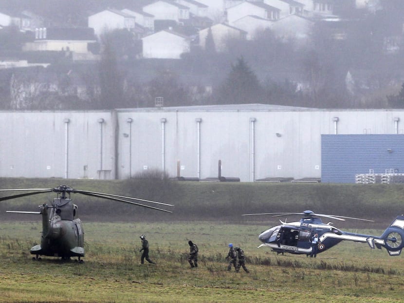 French police close in on Paris terror suspects near CDG airport - TODAY