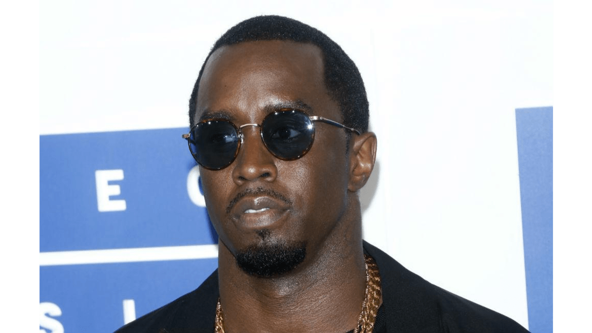 Diddy jumped out of a plane and into Playboy Mansion - 8days