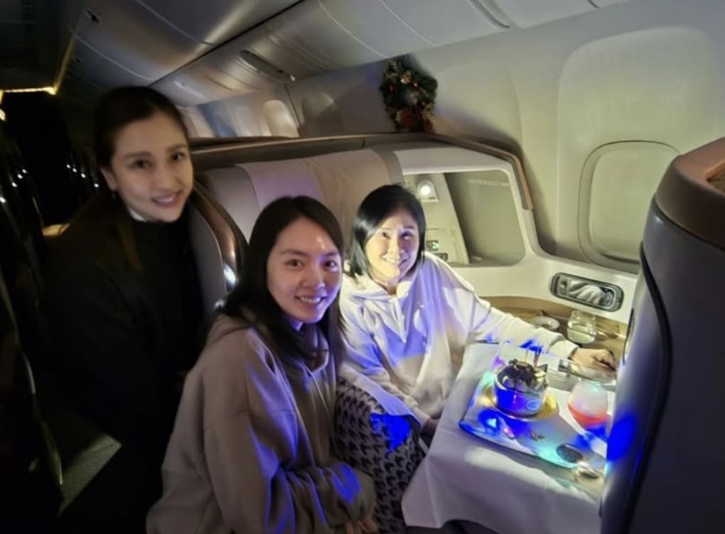 Lin Meijiao Has 61st Birthday Celebration On SQ Flight Thanks To Her Pretty Pilot Niece - 8days