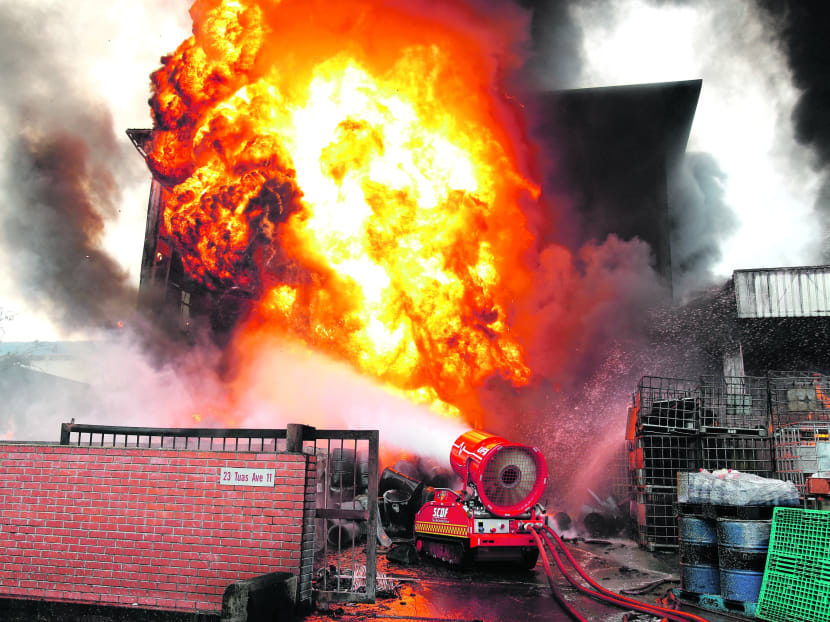 SCDF’s unmanned machine puts out fire in Tuas - TODAY