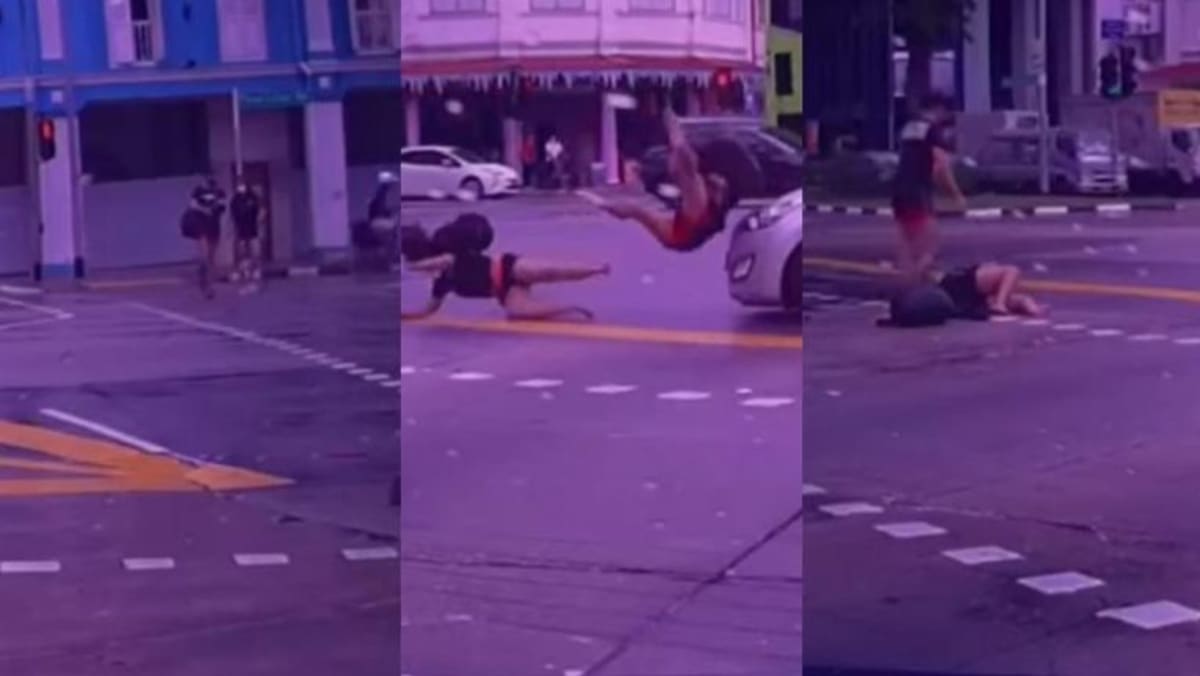 Remaja dibawa ke hospital setelah dilanggar di simpang Paya Lebar ...