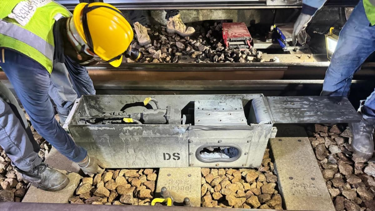 Past lightning strikes may have caused fault that led to 2-hour MRT ...