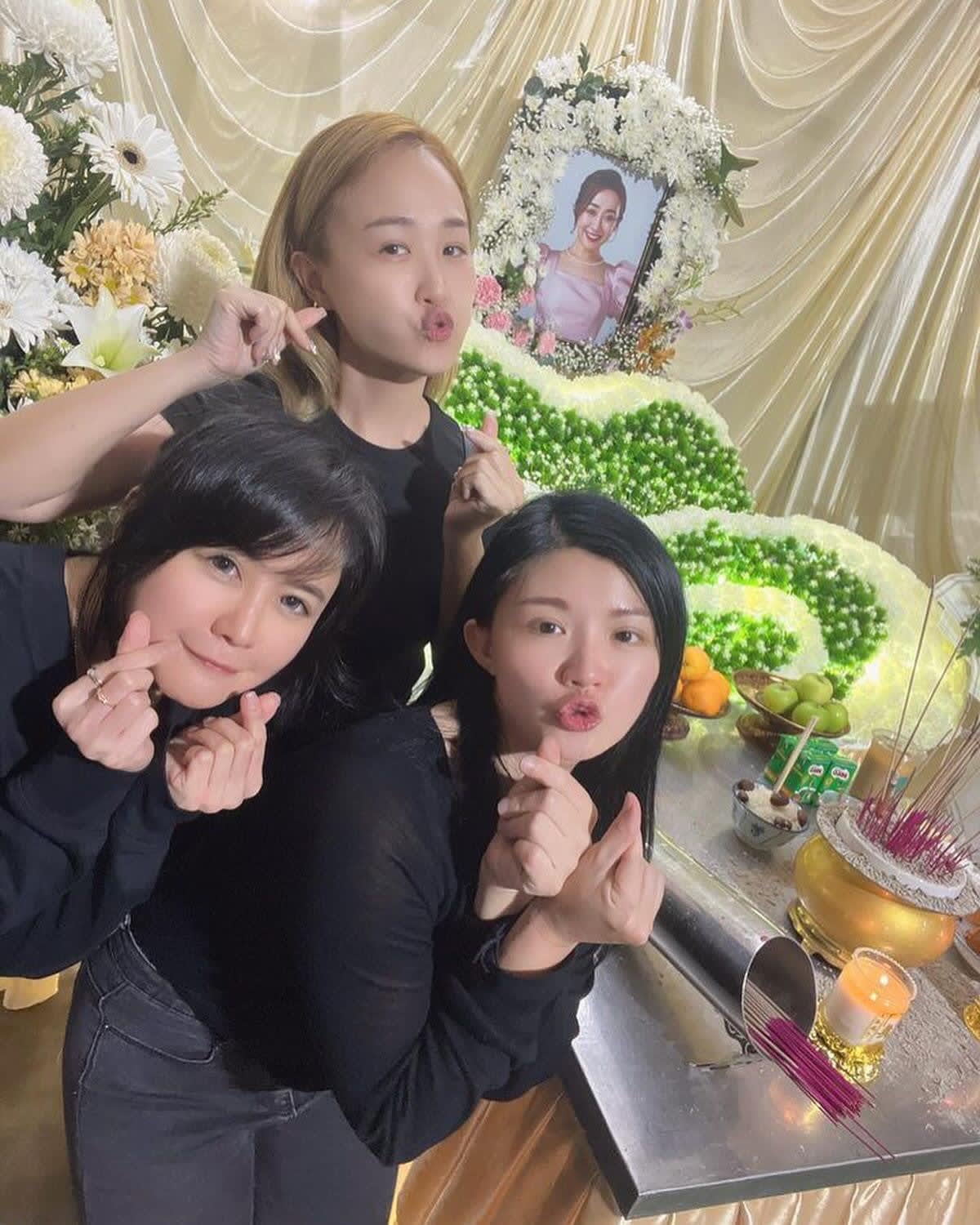 M’sian Group M-Girls Pose At Wake Of Member Queenzy Cheng, Who Died 40 ...
