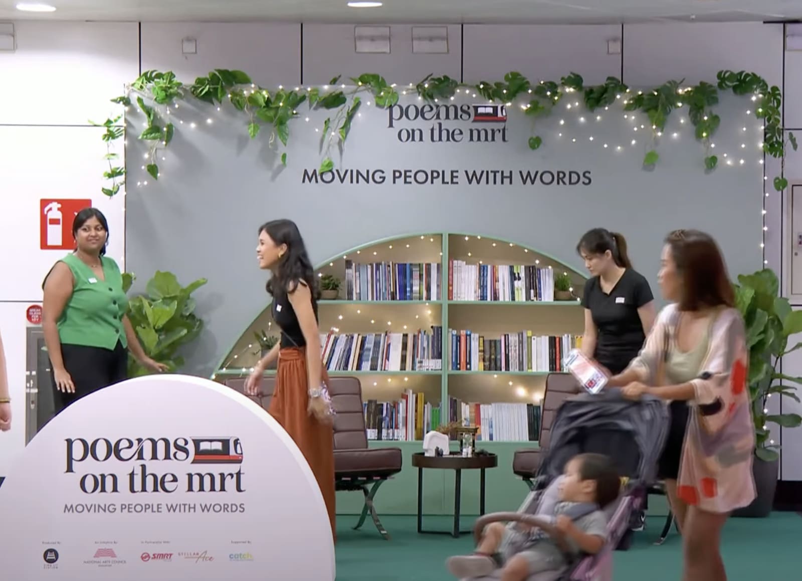 Poems Displayed In MRT Cabins Captivate Netizen Who “Always Thought SG ...