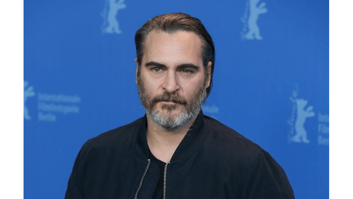 joaquin phoenix long beard