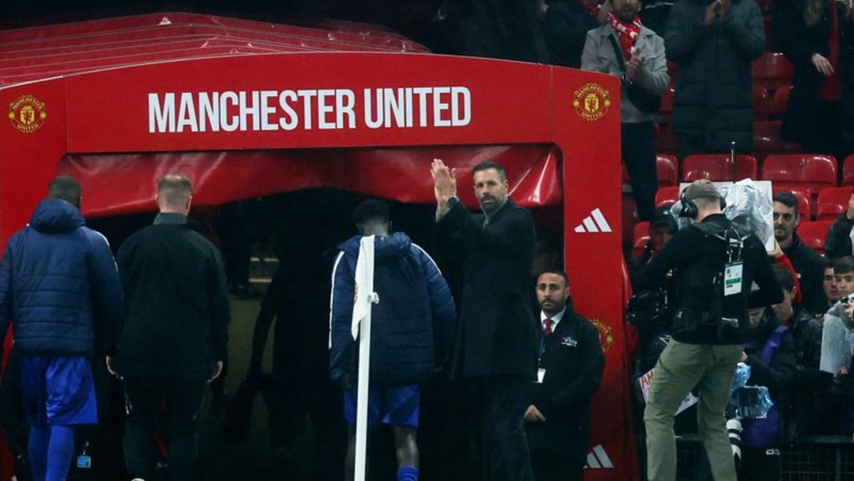 Van Nistelrooy says final emotional moments as United boss did not feel ...