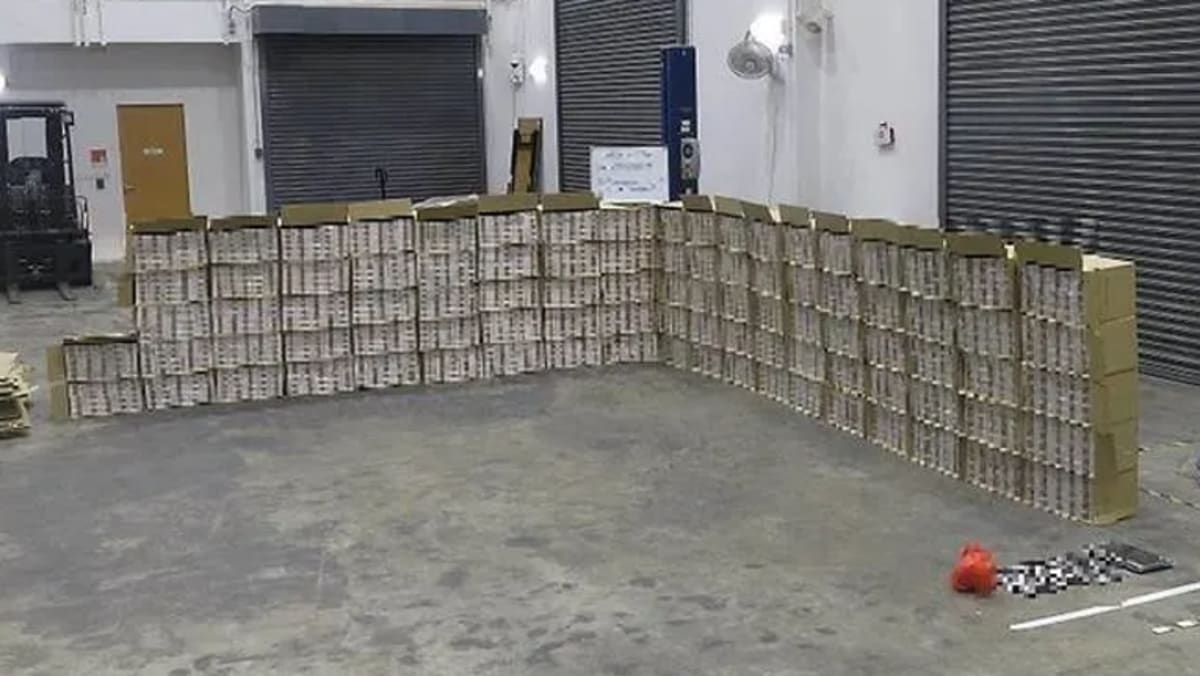 2,300 karton rokok seludup dirampas; lelaki China 33 tahun diberkas di ...