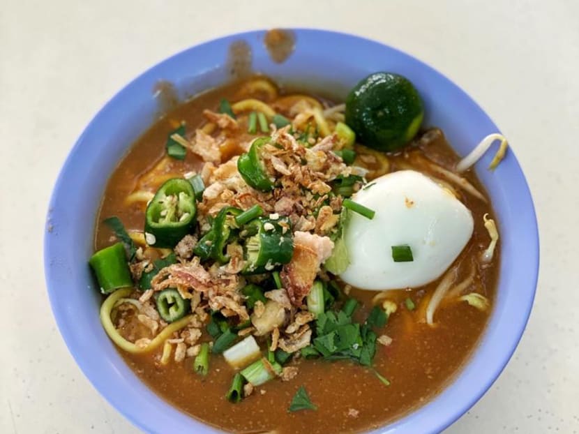 Bukit Batok Hawker Stall Draws Long Queues For $2.50 Menu With Nasi ...