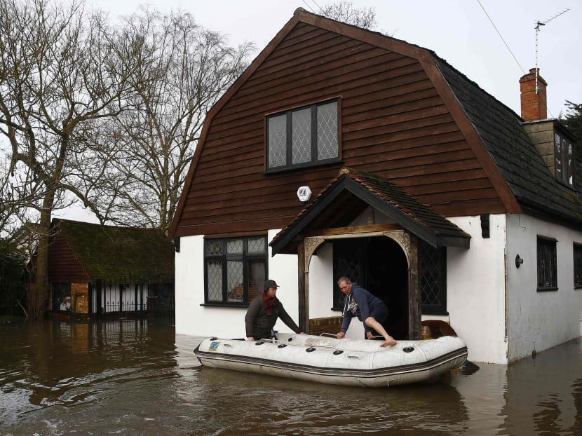 river thames flooding