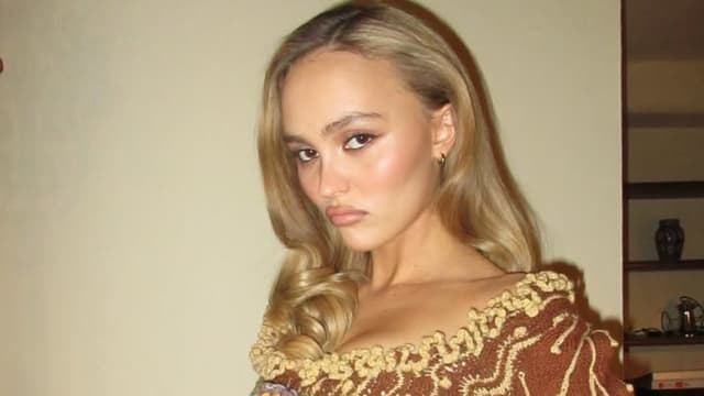 爸爸的经典之作，女儿的童年创伤！Lily-Rose Depp认对“这个角色”有阴影 - vibes by 8world