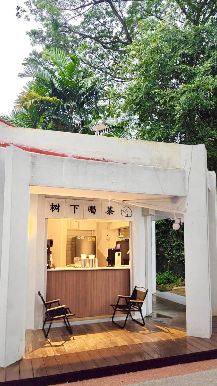 19-Year-Old Sells ‘Duck Shit Tea’ At Cute Tea Kiosk That Opens On ...