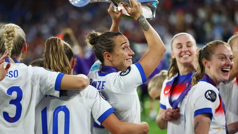 fractured tibia lucy bronze