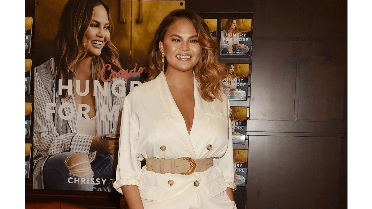 Chrissy Teigen says bone broth 'saved' her body - 8days