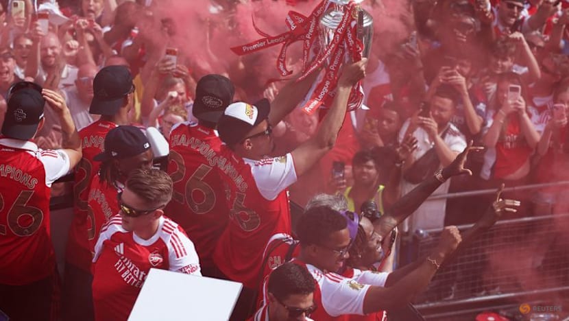 Arsenal paint London red with victory parade after Premier League title ...