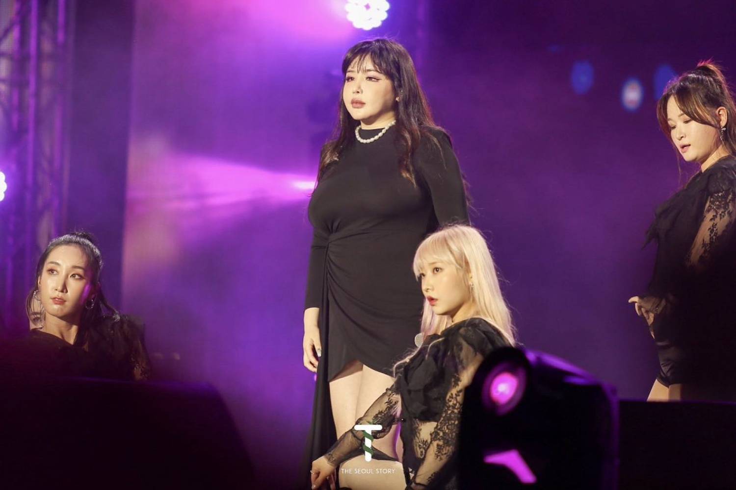 Fans Worried For Park Bom’s Health After YouTuber Posts Video ...