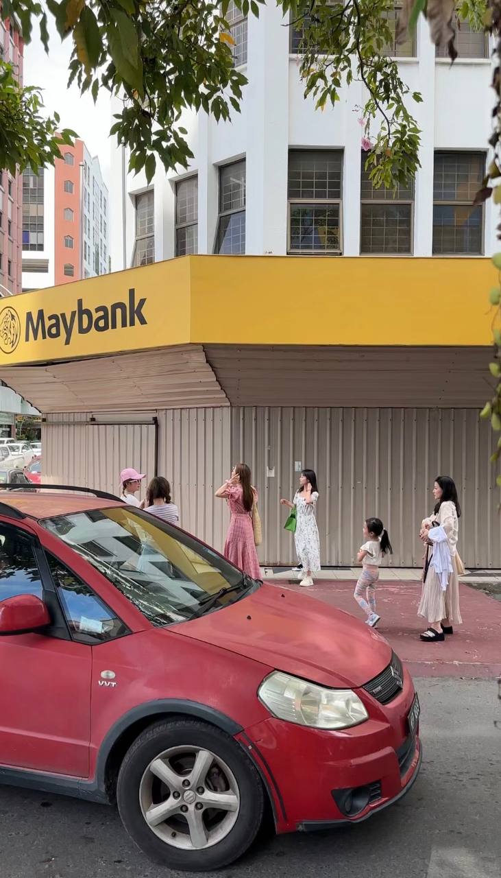 A Maybank Branch In M'sia Has Turned Into A Must-Visit Stop For ...