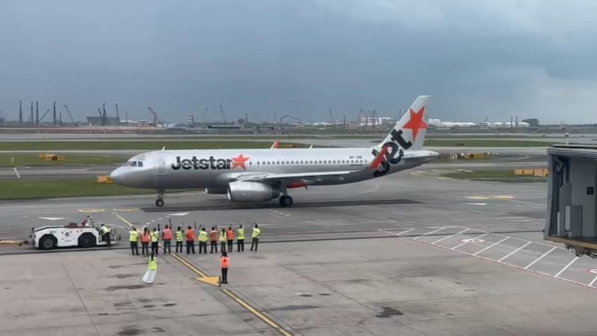 Jetstar Asia bids farewell as final flight from Singapore departs ...