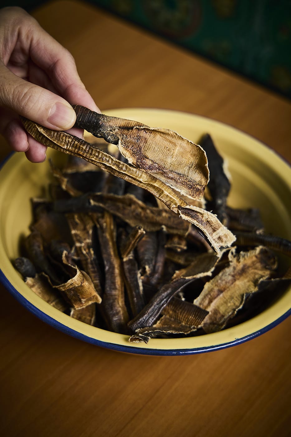 Sim Lim Eatery Sells Laksa Cooked With Earthworms, Boss Claims It ...