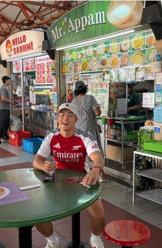 Lady Gaga Fans Flock To Maxwell Food Centre's Table 174 For Photos ...