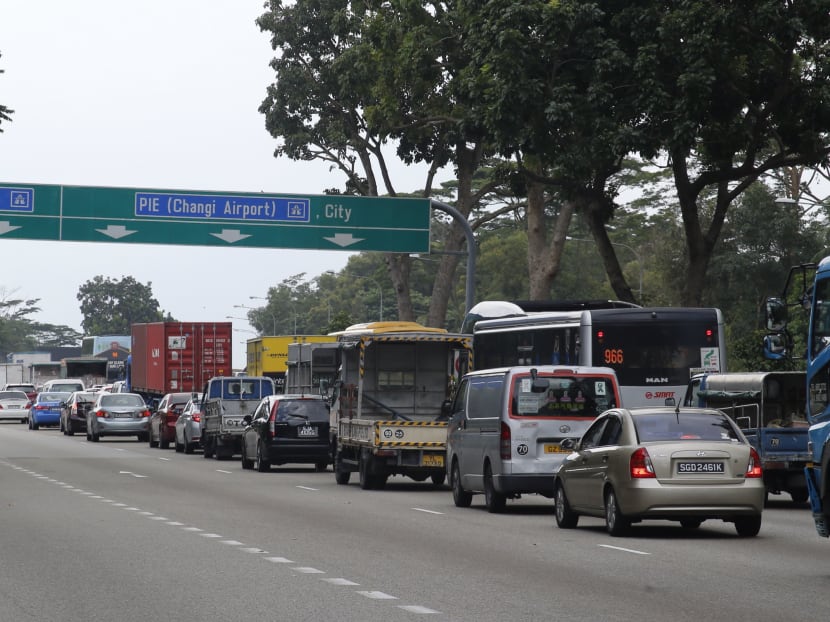 Oil spill on BKE causes massive road disruption - TODAY