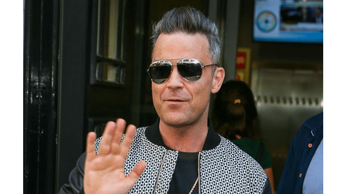 Robbie Williams to release new album on YouTube - 8days